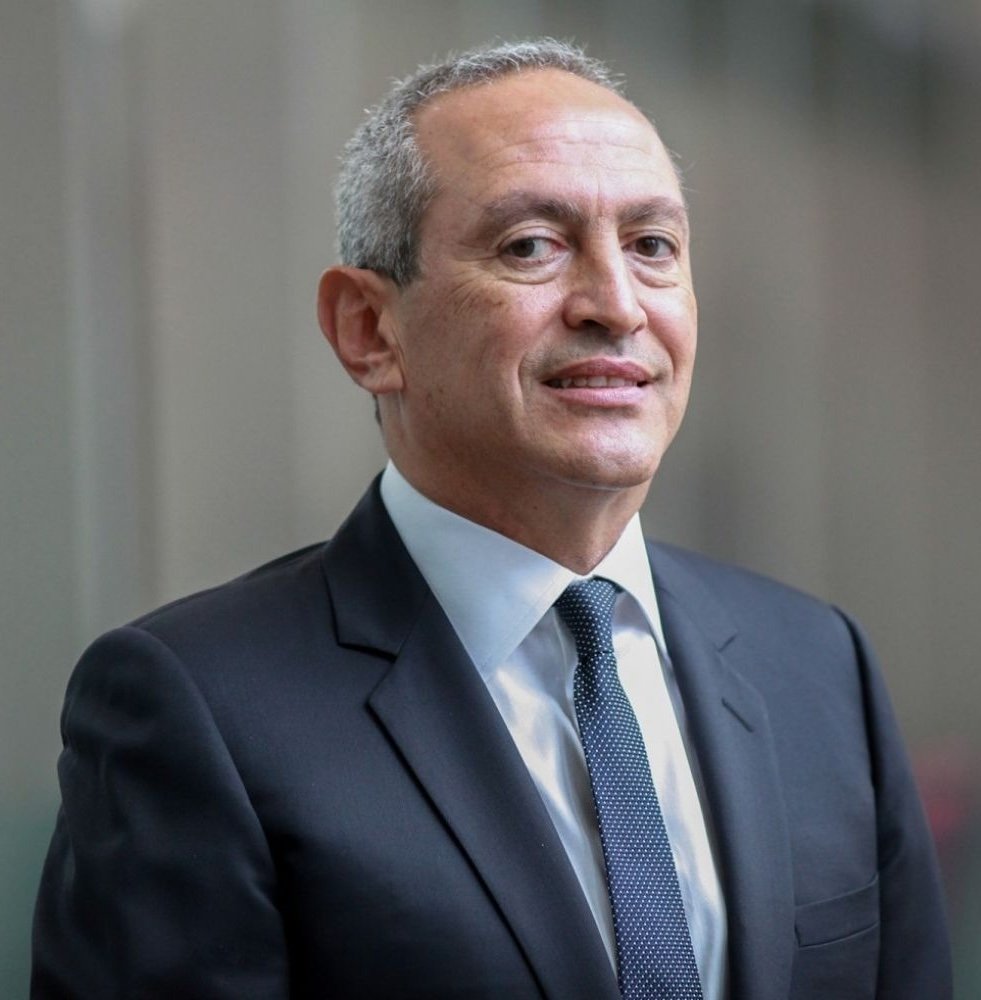 Qui sont les frères Sawiris : hommes d'affaires milliardaires égyptiens ...